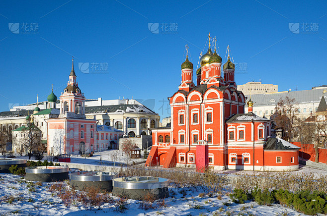 俄罗斯莫斯科瓦尔瓦尔卡大街上的教堂