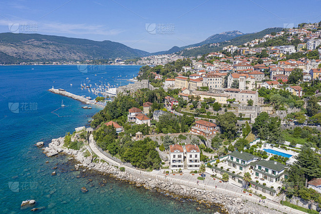 亚得里亚海海岸线的航拍照片