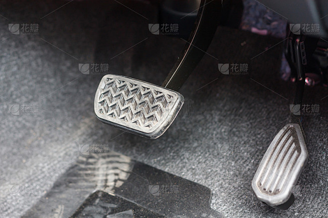 汽车的刹车踏板