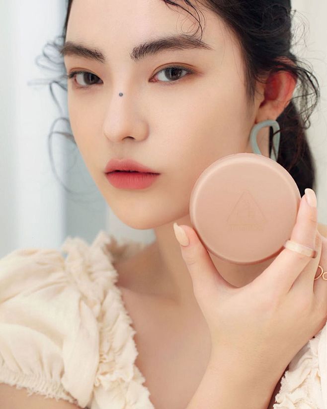 chase_J 采集】-Photo by 3CE Official Instagram on April 27, 2020. 图片中可能有：1 ...