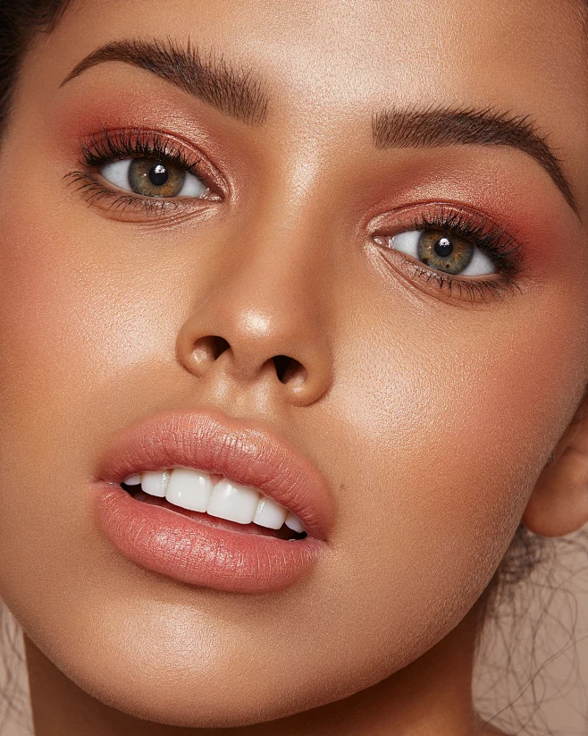 Nisrina Sbia | Hazel Hurley |-花瓣网