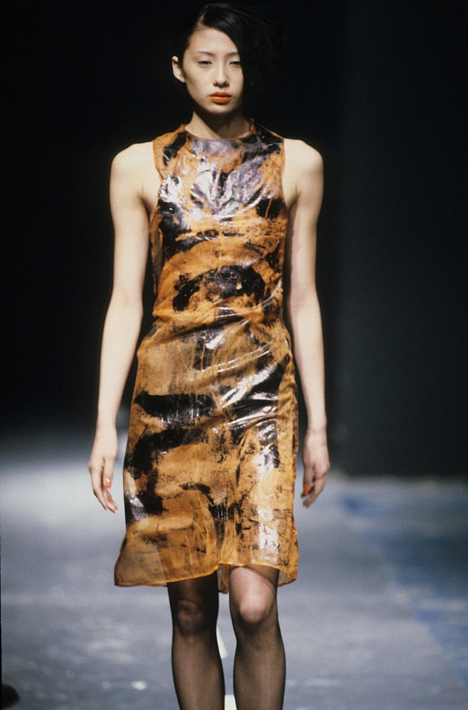 ALEXANDER-MCQUEEN-SPRING-1995-RTW-32