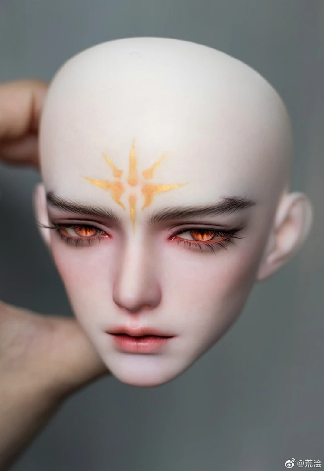 #bjd##bjd妆面# xaga 星野 古剑奇谭三 北洛cos妆 没有王皮鞋的毛，随便抓了一顶来拍。脑补一下哈 -花瓣网