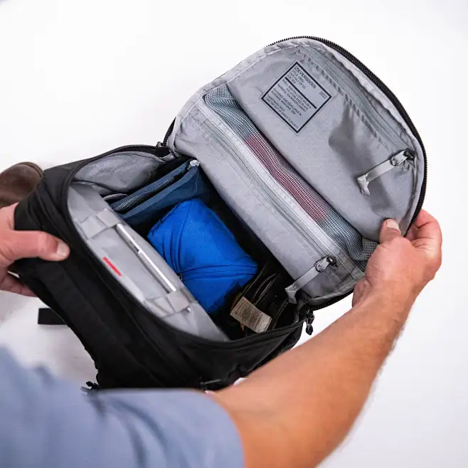 Civic Half Zip 22L : The classic single cavity day bag elevated. Quick ...