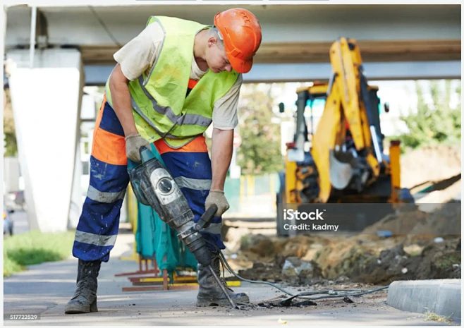 https://www.istockphoto.com/photo/construction-worker-with-perforator ...