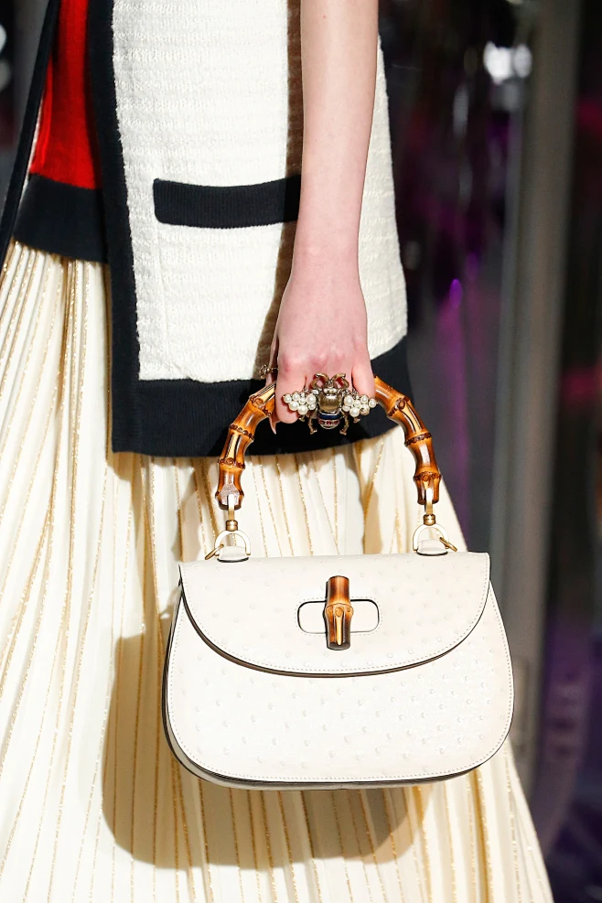 Gucci Fall 2017 Ready-to-Wear Fashion Show Details : See detail photos ...