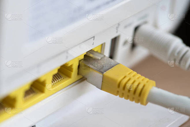 Dsl 无线路由器和网线