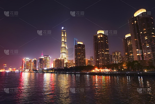 上海黄浦江陆家嘴建筑夜景