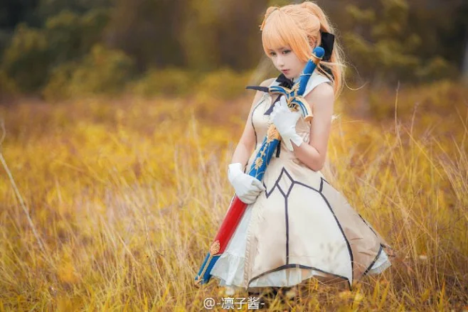 #Fate/GrandOrder# #saber lily# #cos正片# Saber Lily：凛子【O-凛子酱-】 摄影:@舔手指的 ...