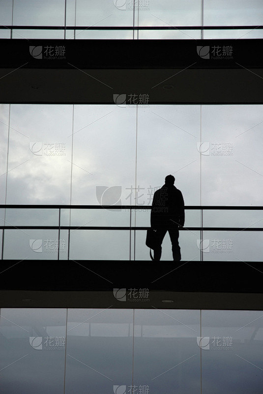 职业,垂直画幅,形状,建筑,侧面像,玻璃,人,户外,男性