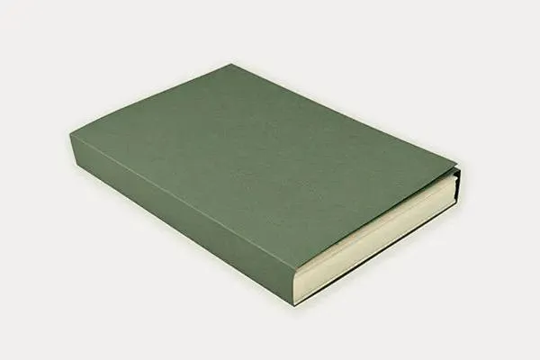 《水：王牧羽作品集》 书籍设计：QQQQ DESIGN 出版单位：江苏凤凰美术出版社 2022年“世界最美的书”荣誉奖 2021年“最美的书”-花瓣网