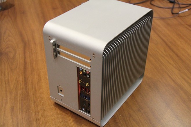 Computex 2016 - Streacom DB4 Fanless Aluminium Chassis and Test Bench ...