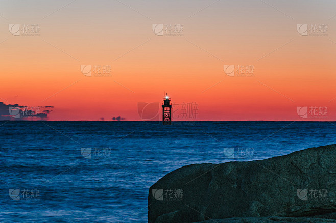 美丽的日出和橙色的天空