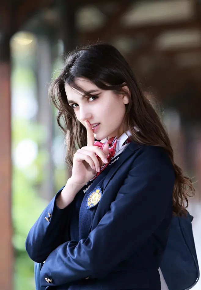 乌克兰美女-daryna学生装特别性感[44P] – 無名網-花瓣网