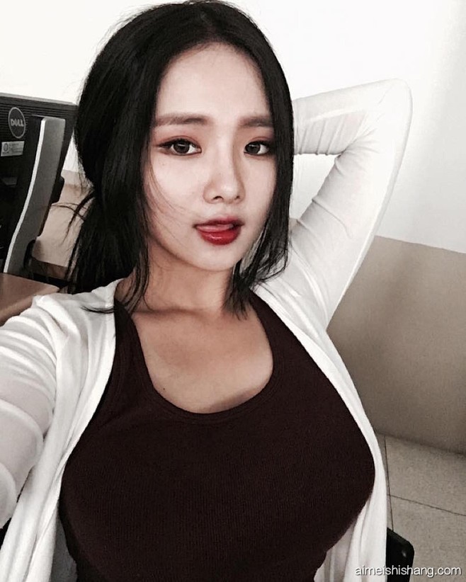 韩国大波妹子jeee622性感自拍照