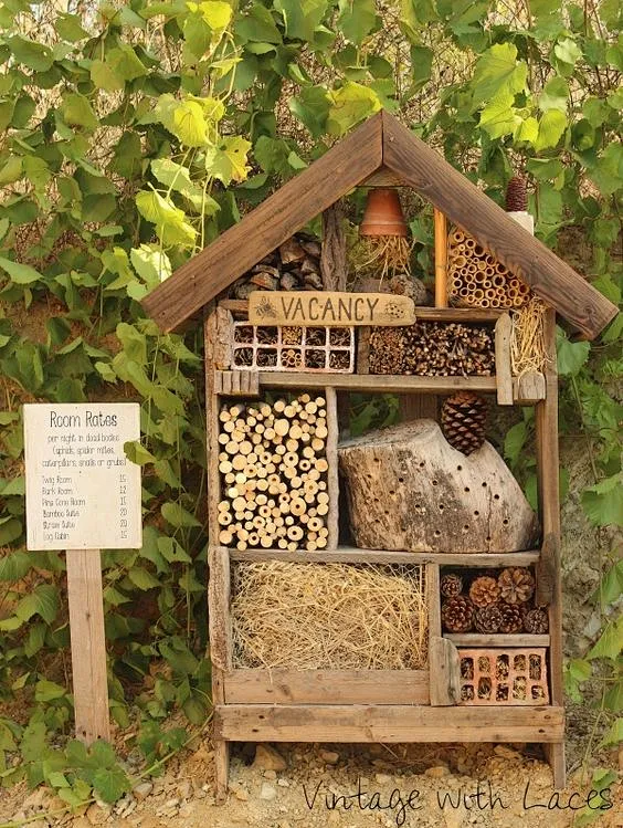 Reclaimed Wood Insect Hotel-花瓣网