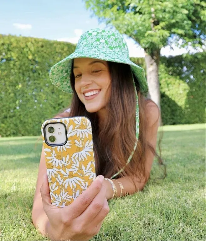 其中包括图片：Cute Phone Cases, Accessories & Subscription Box | Casely-花瓣网