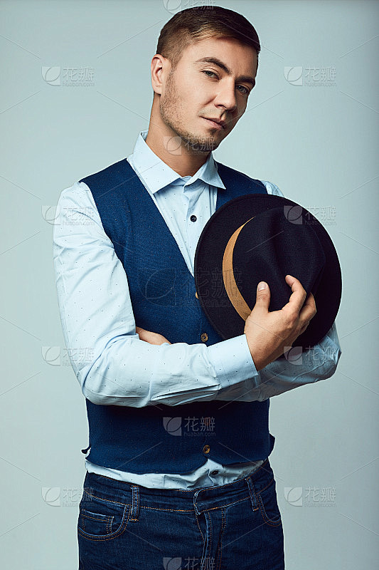 年轻漂亮的潮男肖像