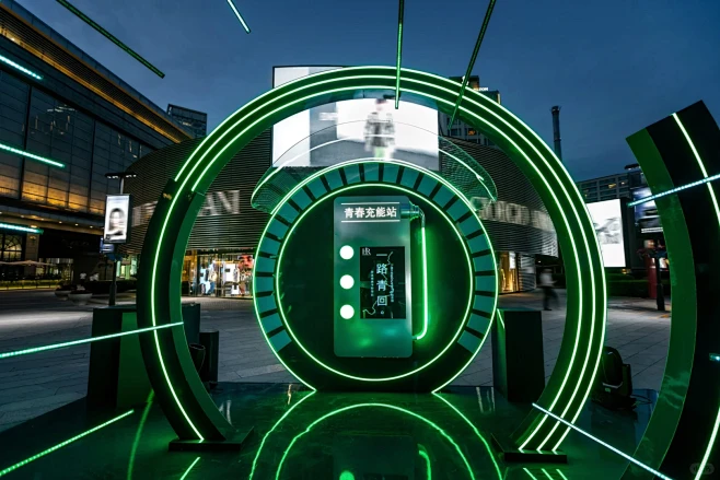 赫莲娜&特斯拉梦幻联名快闪-花瓣网