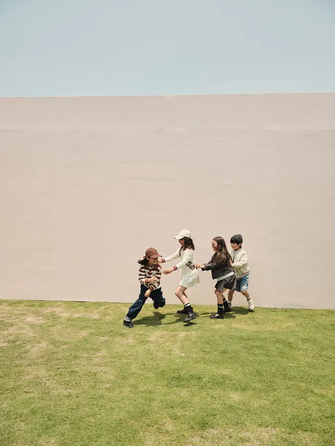 Little MOCO 2022 Autumn Campaign (14)-花瓣网