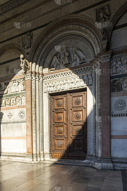 意大利卢卡圣马蒂诺大教堂的城市装饰和观景