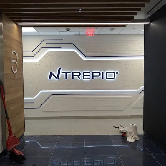 Backlit Feature Wall | Elevator Lobby Wall Feature | Illuminated Office ...