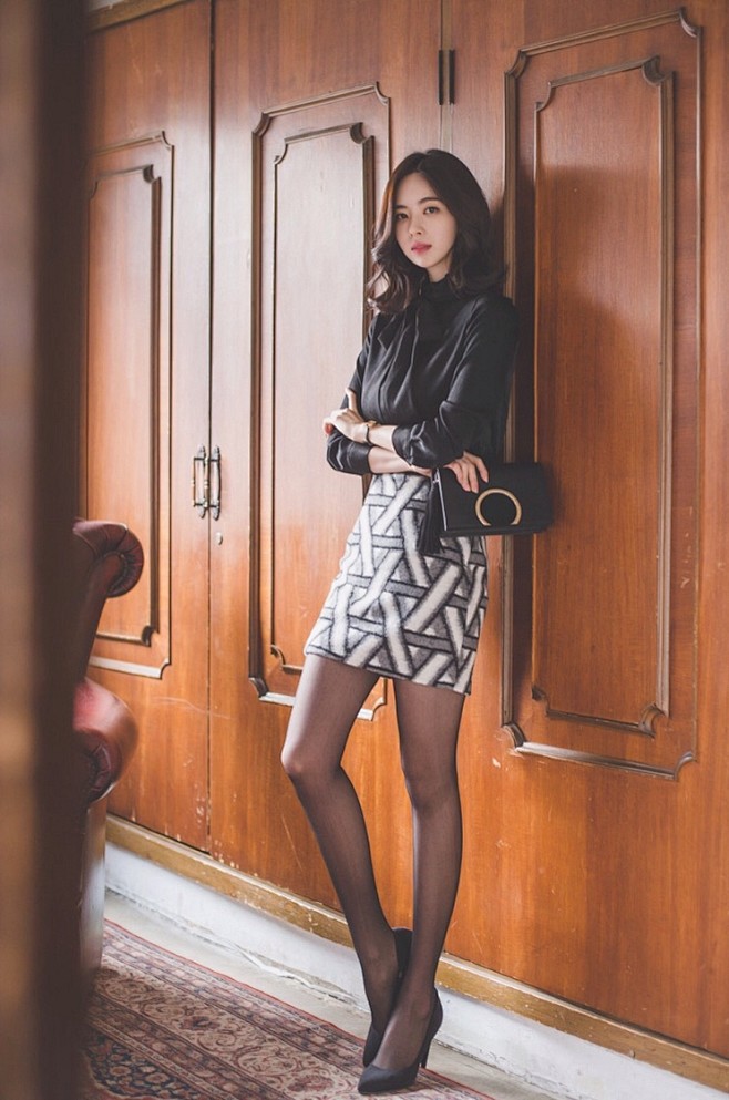 女性站姿照片人体结构参考来自cgbook.cn (824)