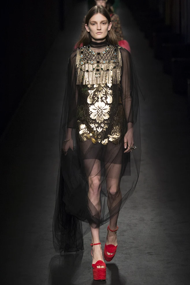 Gucci Fall 2016 Ready-to-Wear Fashion Show : The complete Gucci Fall ...