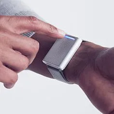 Embr Wave Temperature-Control Bracelet in color-花瓣网