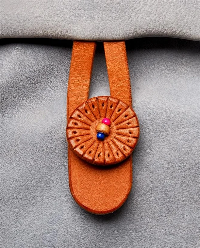 leather tooled button closure:-花瓣网