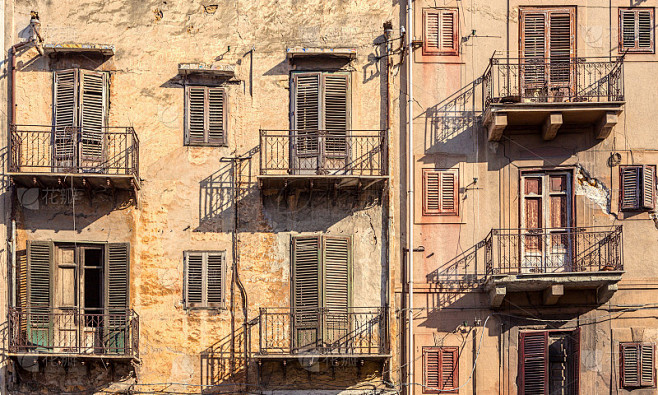 立面与阳台在巴勒莫，意大利西西里岛