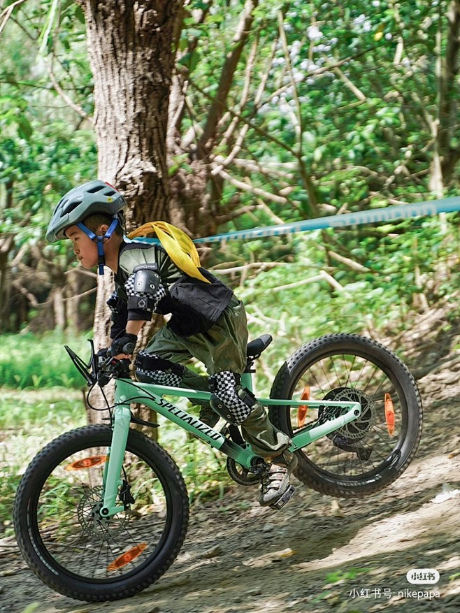 Camera_XHS_167530645505303029g01khqhz4c9l0a010n2a