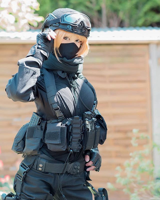 Instagram 用户 destinycrossplay（男性）的 Cosplay 作品