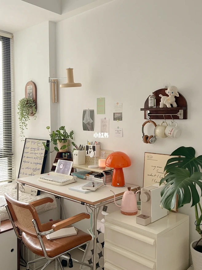 书桌布置 ️独居女生的ins风书桌