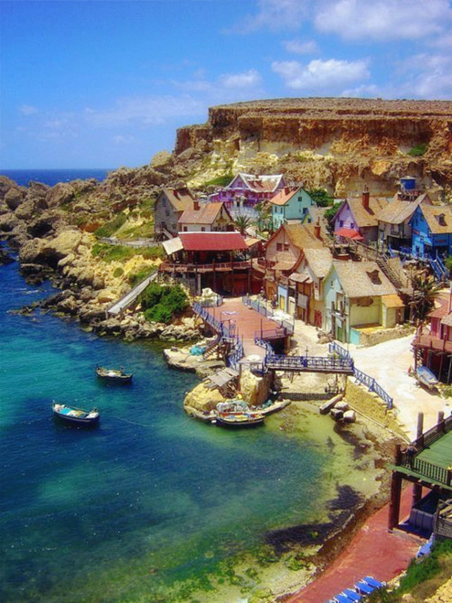 Sweethaven in Mellieha, Malta。马耳他大力水手村。国土面积仅有316平方公里的马耳他是欧洲著名的海滨旅游胜地。而 ...