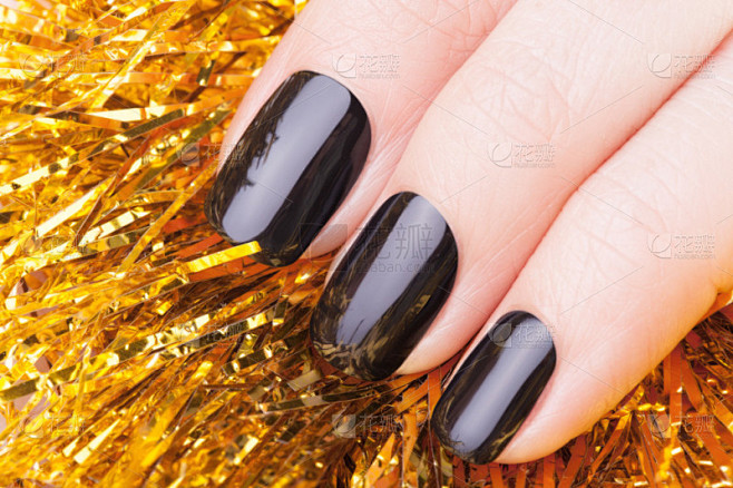 非常 balack 指甲