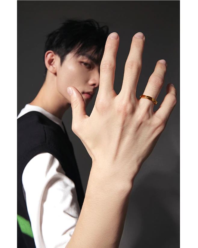 周六福黄金戒指男女计价足金5D硬金情侣几何天圆地方尾戒明道同款-tmall.com天猫图片_男模特图片素材-花瓣网