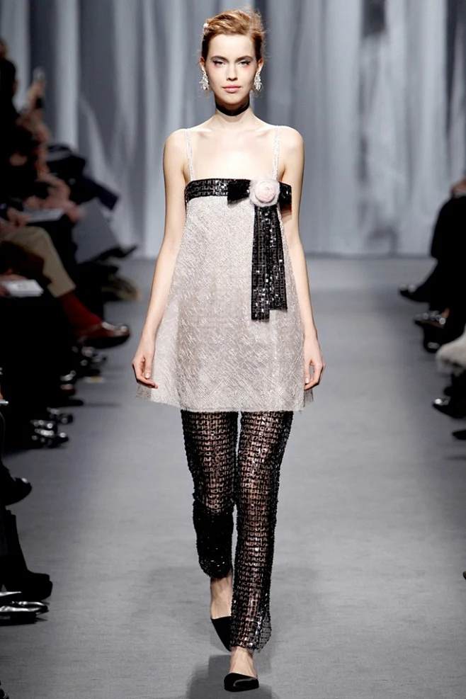 Chanel Spring 2011 Couture Fashion Show : The complete Chanel Spring ...