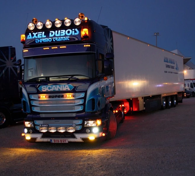 Scania new R-Serie Topline with reefer semitrailer-花瓣网