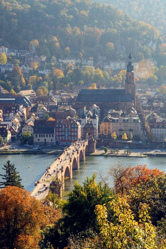Heidelberg ,Germany。德国海德堡老城。海德堡是巴登-符腾堡州的城市。海德堡是一个充满活力的传统和现代混合体。秀美的海德堡是内 ...