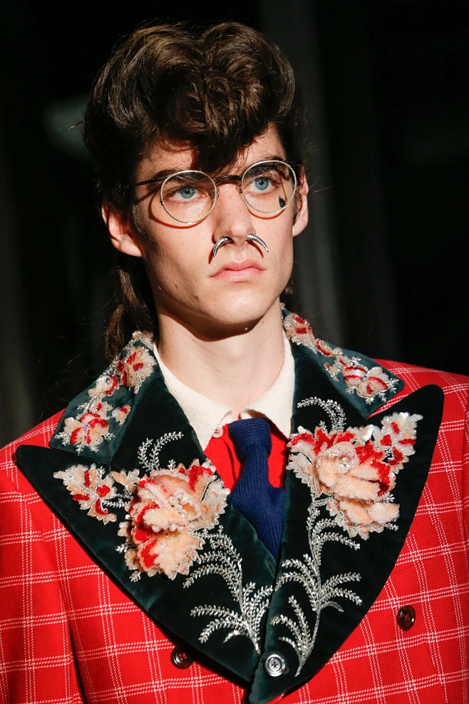 Gucci Fall 2017 Ready-to-Wear Fashion Show Details : See detail photos ...