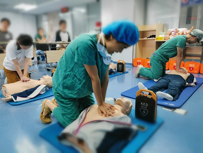医护人员AED急救培训-AED使用-心肺复苏-花瓣网