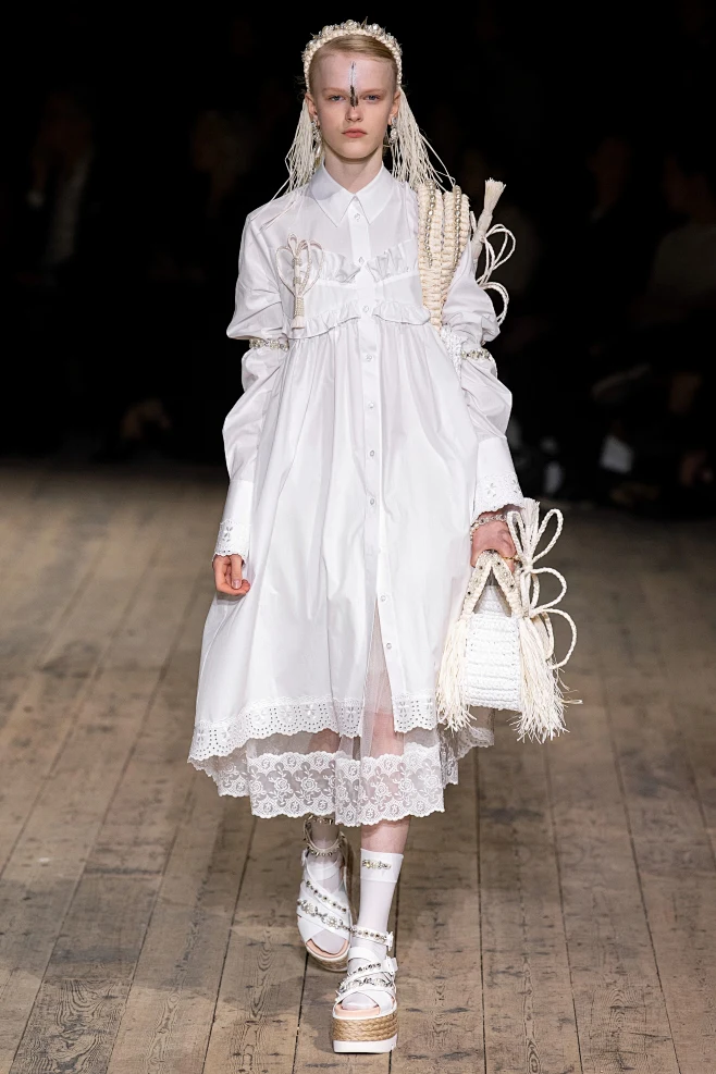 Simone Rocha Spring 2020 Ready-to-Wear Fashion Show : The complete ...