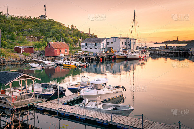 Senja岛上的渔村Skrollsvika