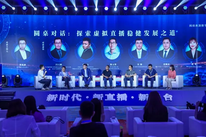 团队 7人 宽屏 PPT人物介绍内容页 @多梦PPT⇦ https://huaban.com/user/tooodream-花瓣网