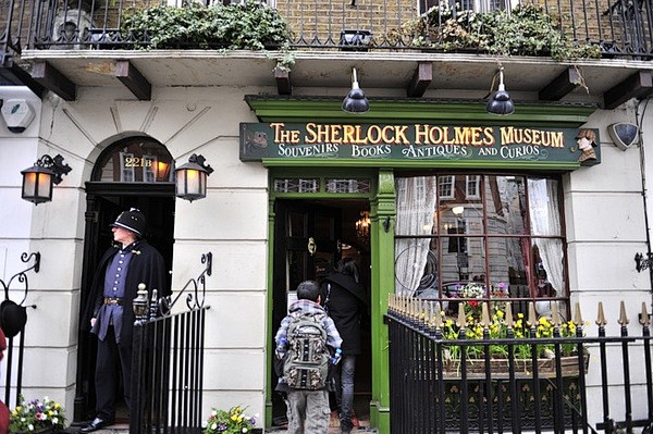 神探福尔摩斯的居所——贝克街211B号。