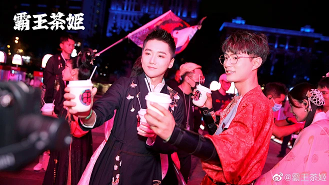 #霸王茶姬# Hello, Chengdu！ 成都的夏日序曲，从和姬姐的调茶局的第一次约会开始 ...