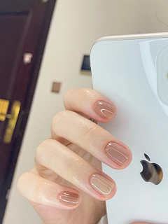 美甲-花瓣网|陪你做生活的设计师 | 莫兰迪色之低饱和度色系美甲