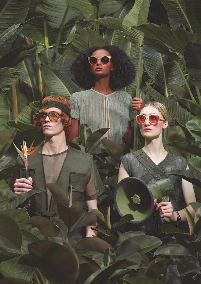 时尚大片 。80000张优质采集：优秀排版参考 / 摄影美图 / 视觉大片提升审美。@Javen金-花瓣网