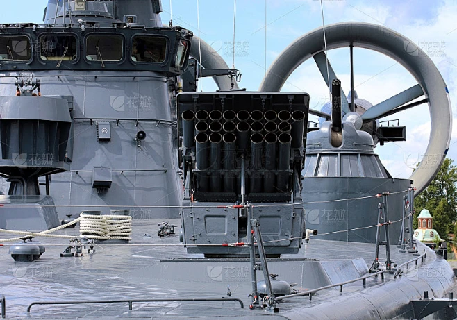 Shipboard multiple launch rocket launcher system素材-花瓣网